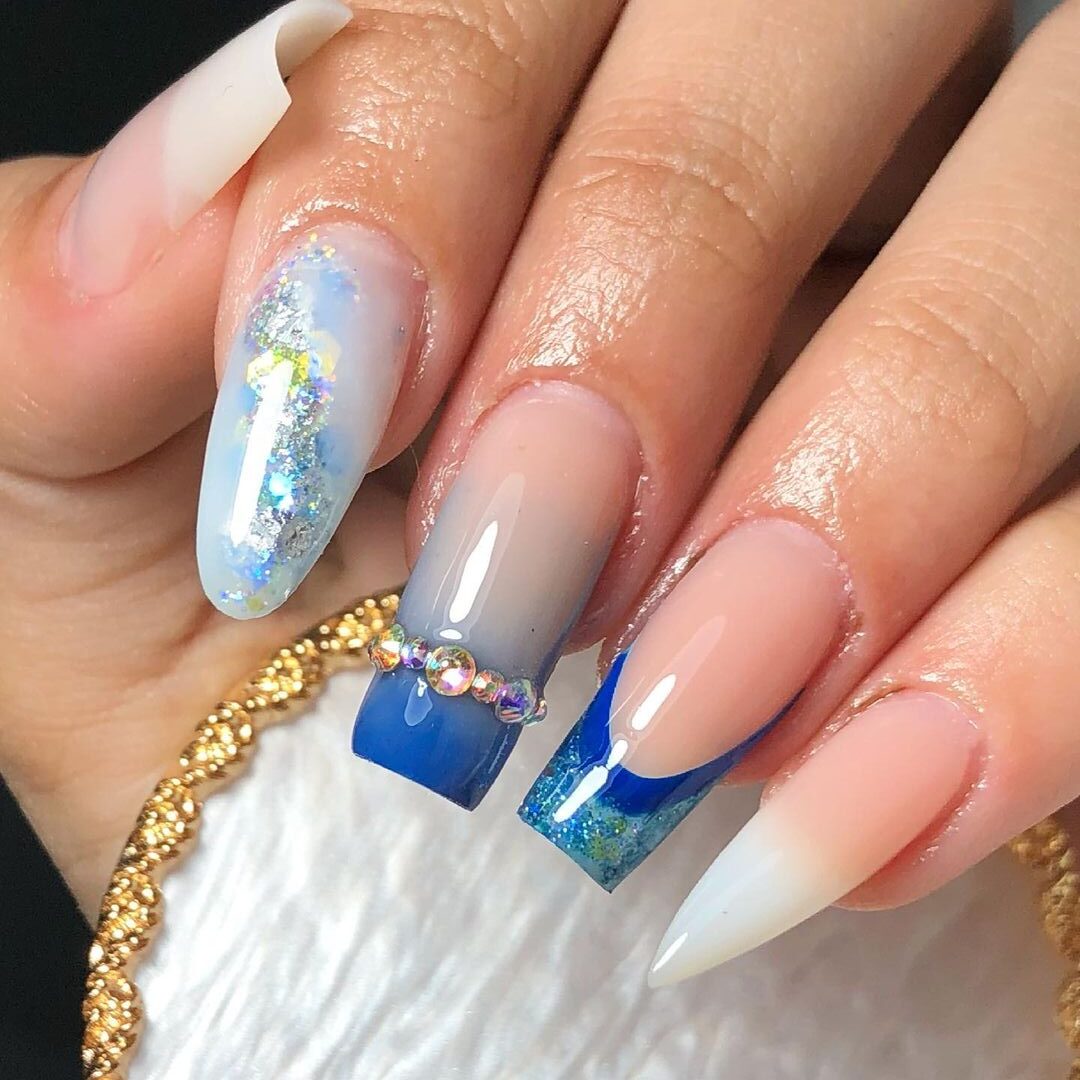 Unhas decoradas em azul: 60 inspirações e tutorias para explorar o tom