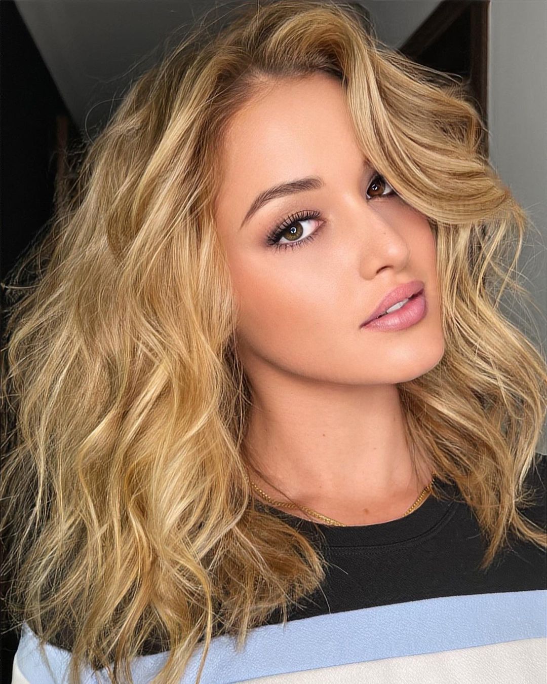 Loiro dourado: 60 fotos incríveis para se apaixonar pelo tom