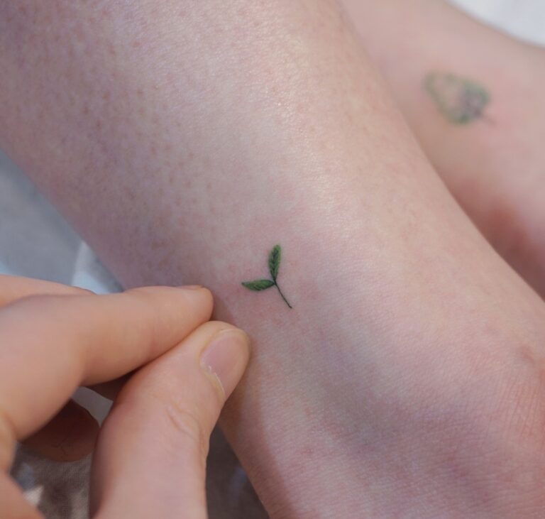 Tatuagem minimalista: 100 ideias para marcar a pele com estilo