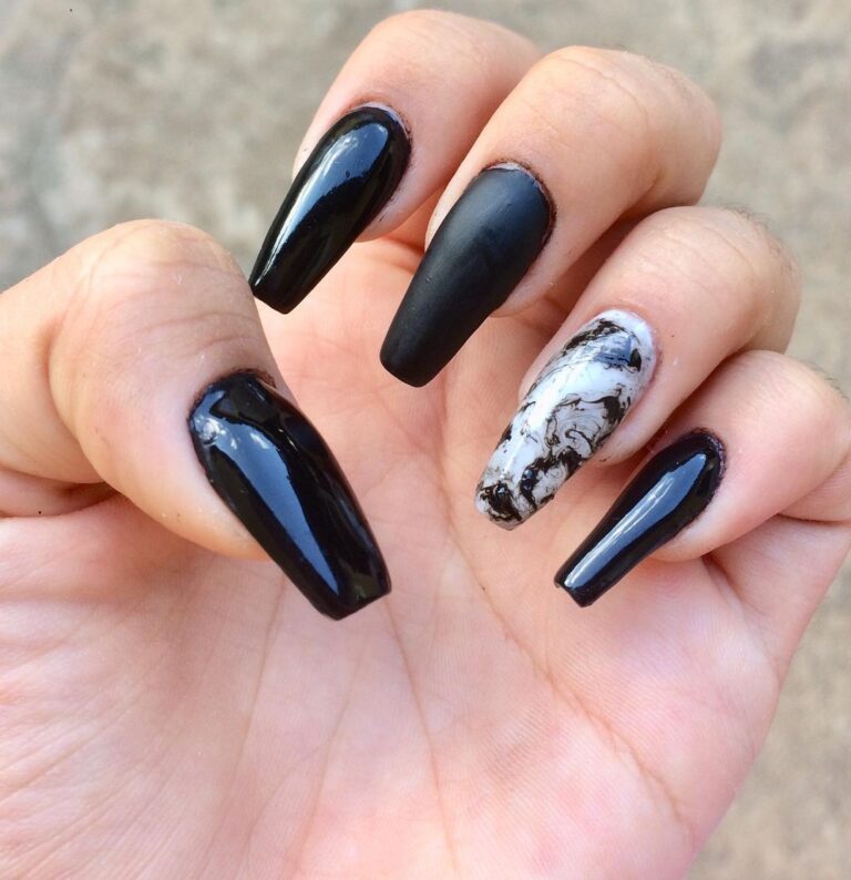 Unhas decoradas em preto e branco: 60 ideias + tutoriais para arrasar