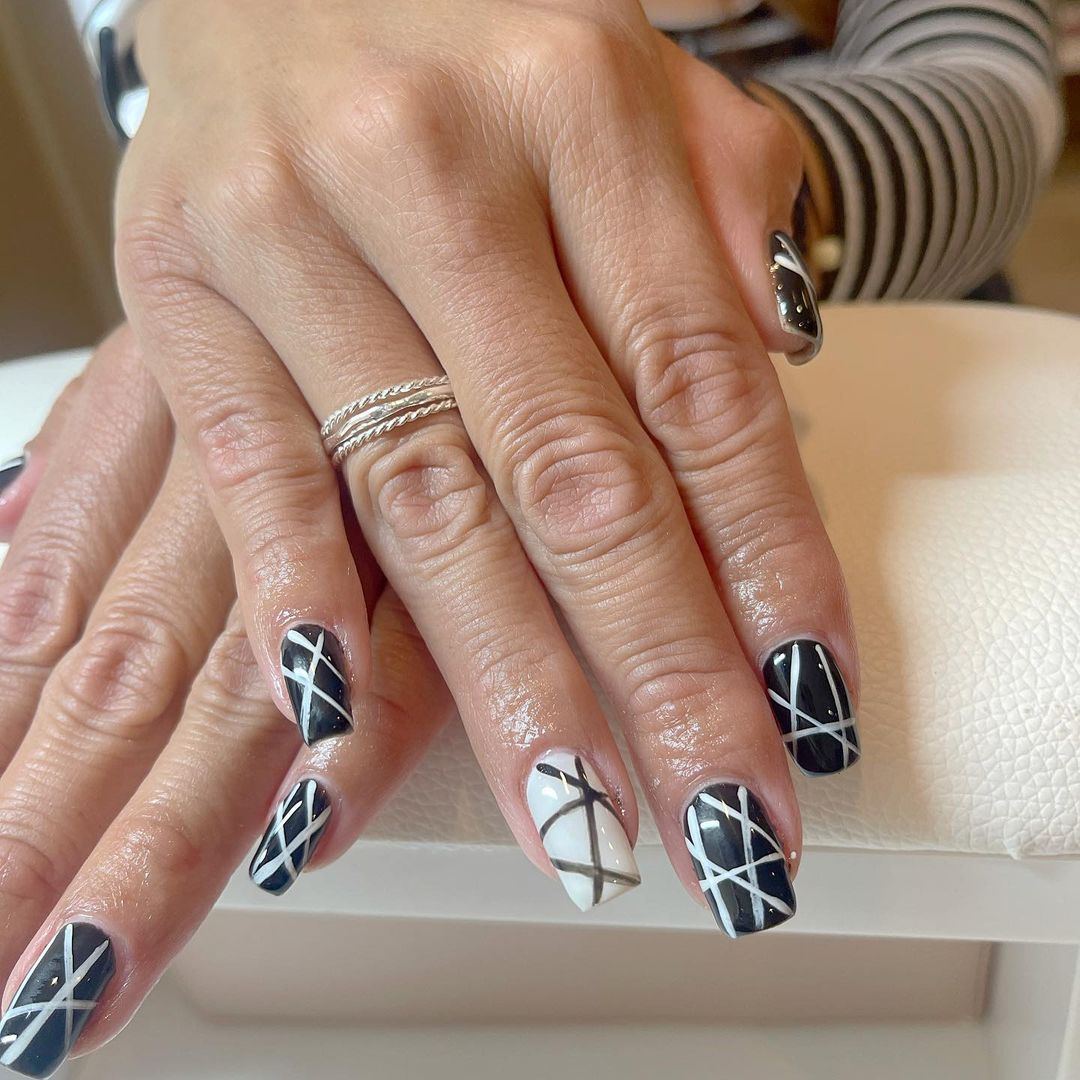 Unhas decoradas em preto e branco: 60 ideias + tutoriais para arrasar