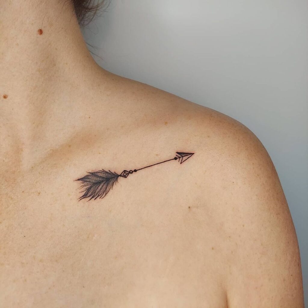 Tatuagem de flecha: 70 ideias lindas e seus significados