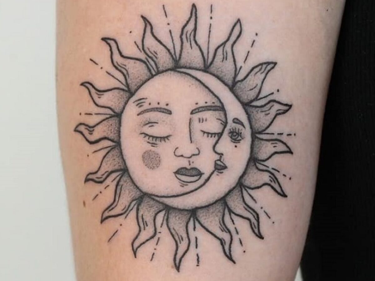Tatuagem Realista De Sol E Lua