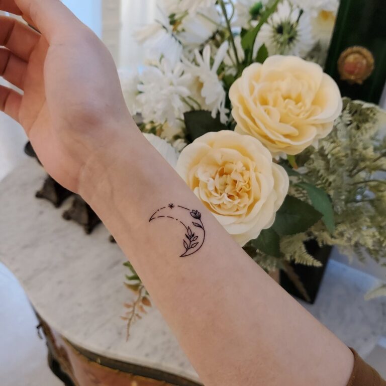 Tatuagem de lua: 70 modelos com muita estilo para inspirar