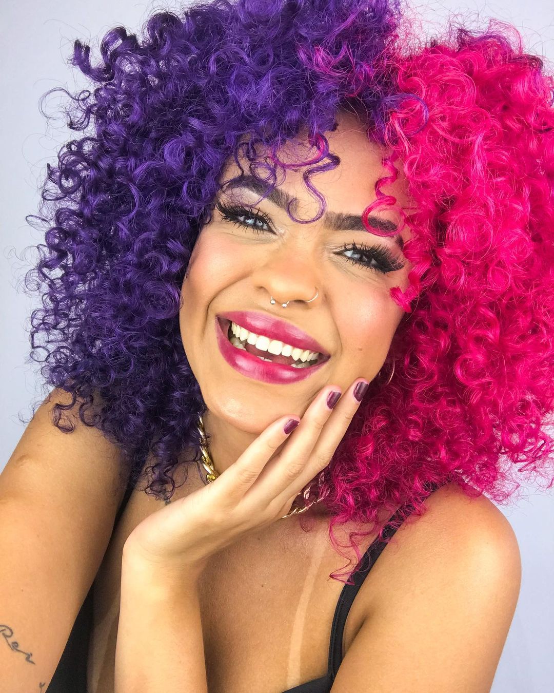 Cabelo cacheado rosa: 40 fotos + tutoriais para fazer o seu