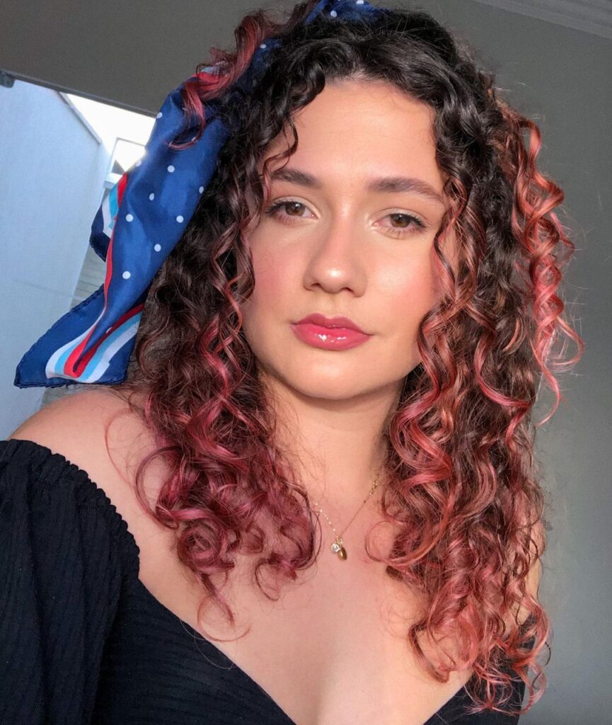 Cabelo cacheado rosa: 40 fotos + tutoriais para fazer o seu