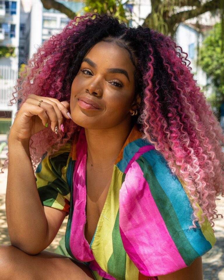 Cabelo cacheado rosa: 40 fotos + tutoriais para fazer o seu