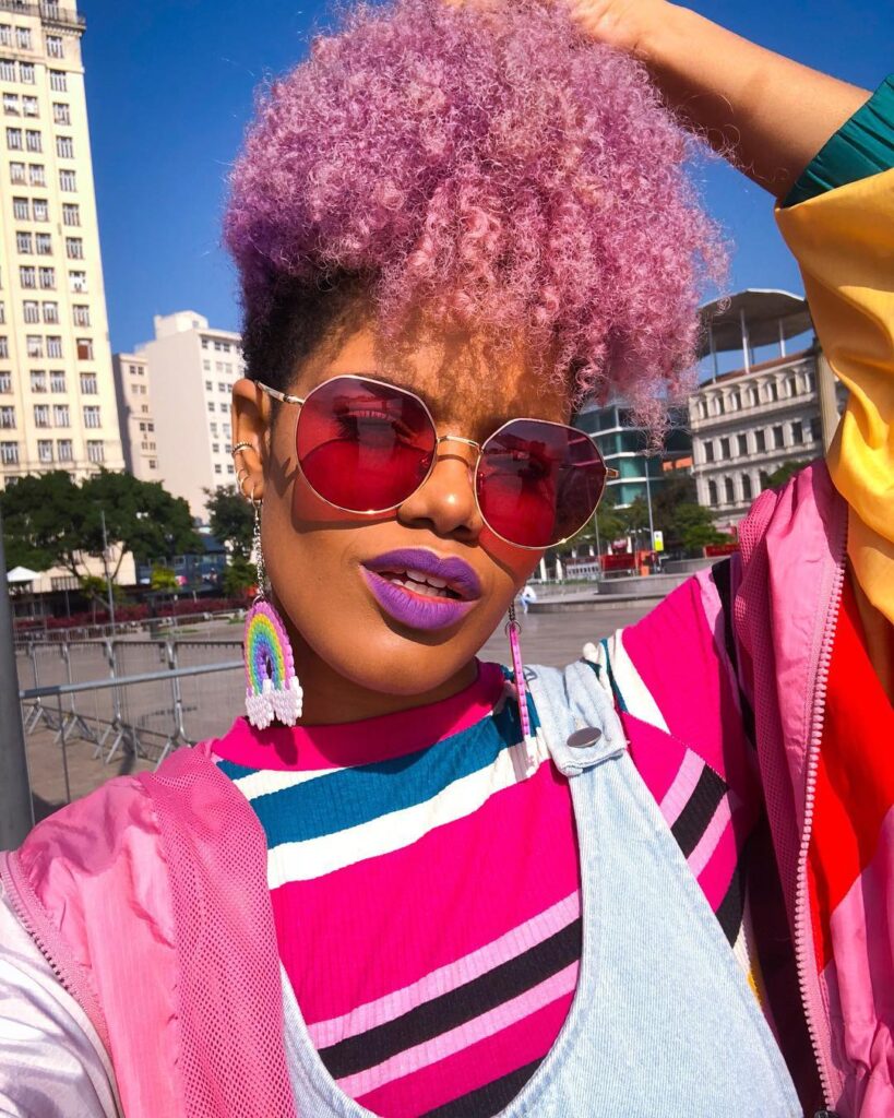 Cabelo cacheado rosa: 40 fotos + tutoriais para fazer o seu