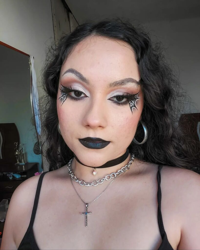 Delineado e-girl: 30 fotos + tutoriais para um estilo único