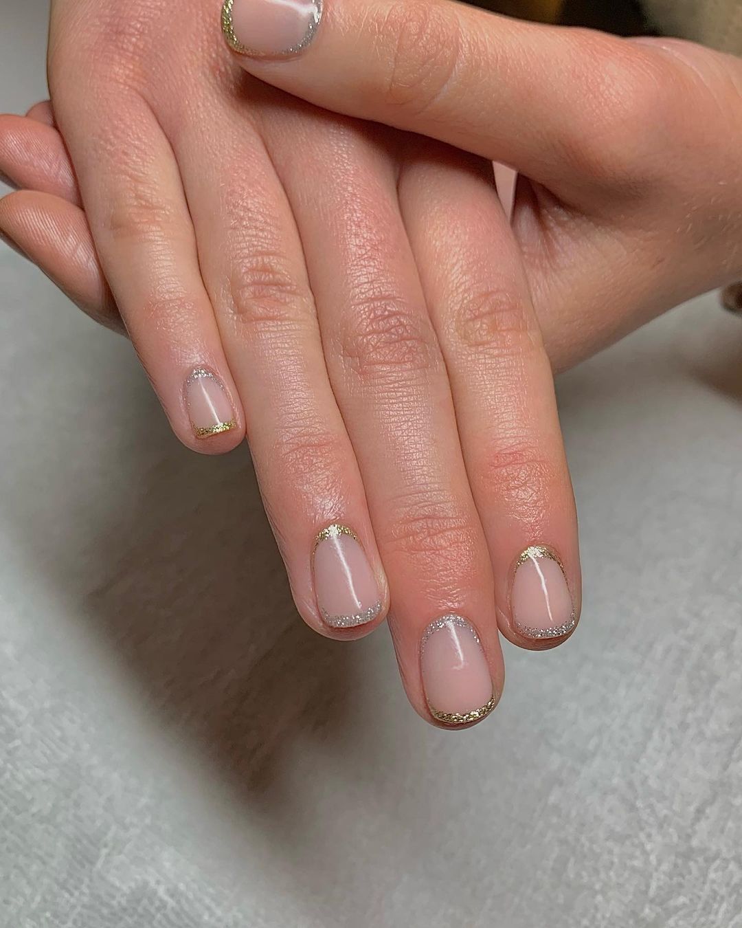 Unhas redondas: 30 ideias + vídeos para aderir a tendência