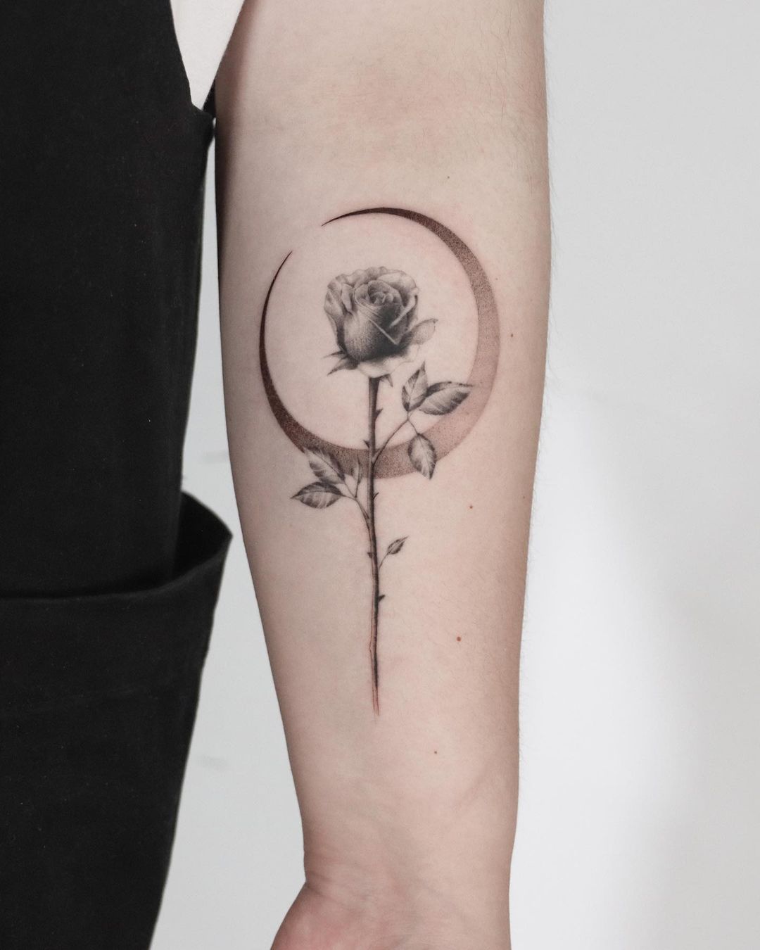 Tatuagem de rosa: 125 opções de desenho para inspirar você