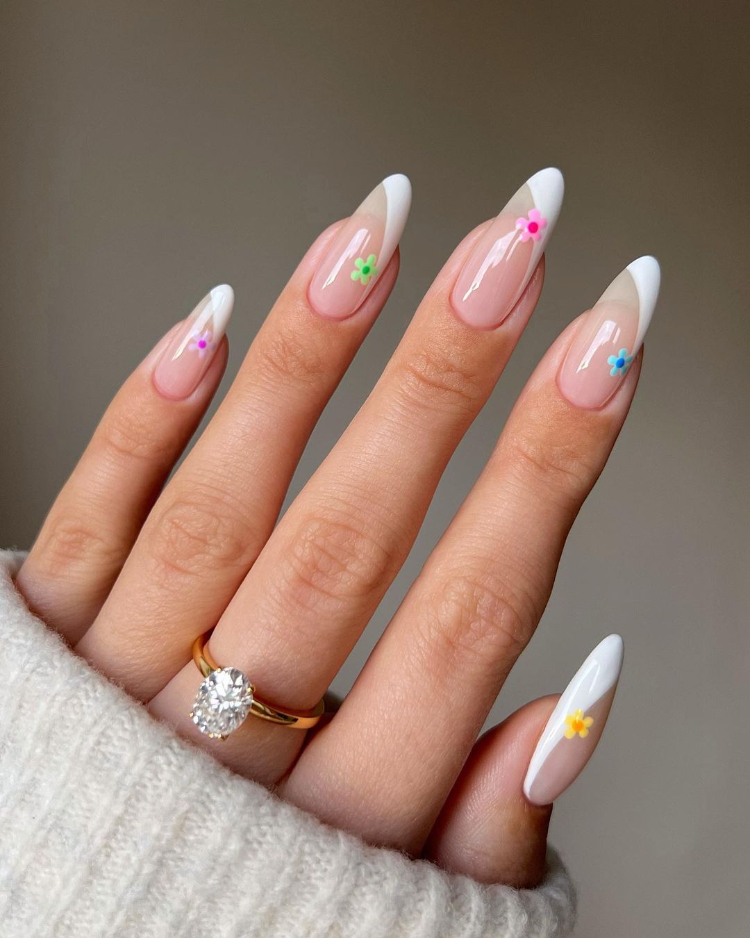 Unhas claras decoradas: 90 ideias e tutoriais incríveis