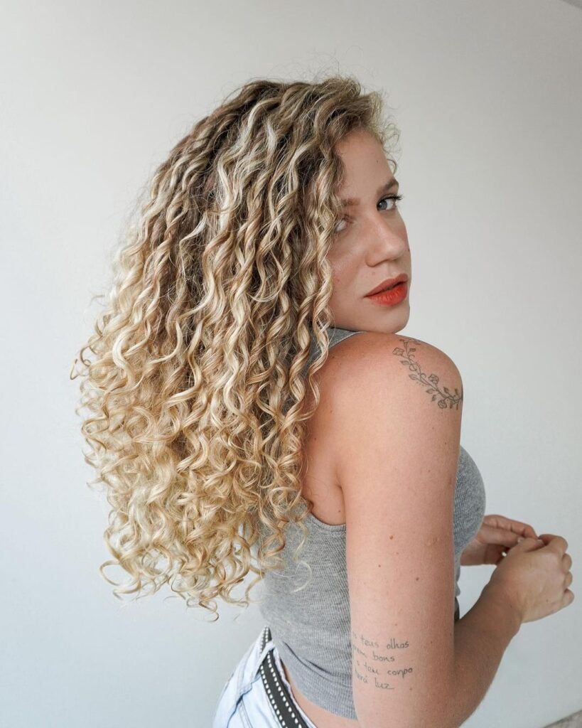 Cabelo cacheado longo: 50 lindas fotos + dicas de cuidados