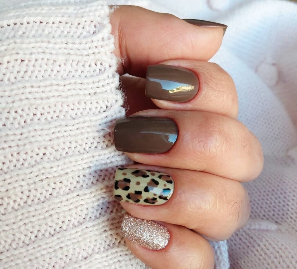 Unhas marrom: 40 ideias para fugir do comum com criatividade