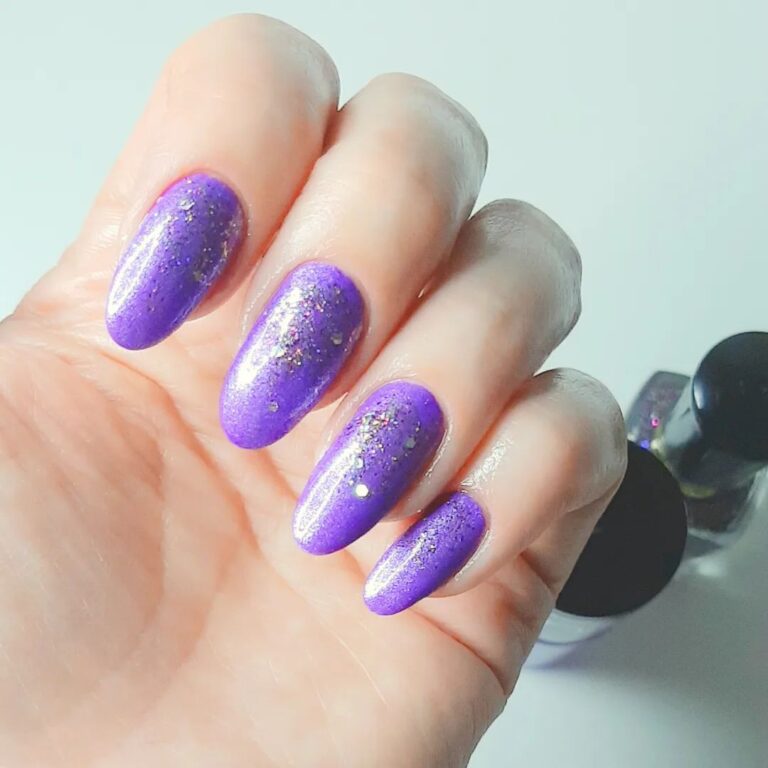 Esmalte roxo: 60 fotos arrasadoras para apostar nessa cor