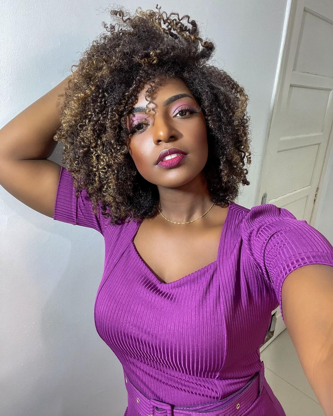 Hair contour: o que é, inspirações e vídeos sobre a técnica