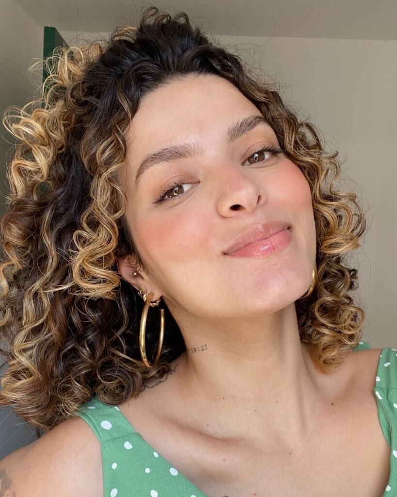 Hair contour: o que é, inspirações e vídeos sobre a técnica