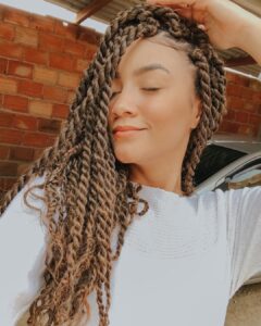 Trança twist: o que é, dicas de cuidado e tutoriais