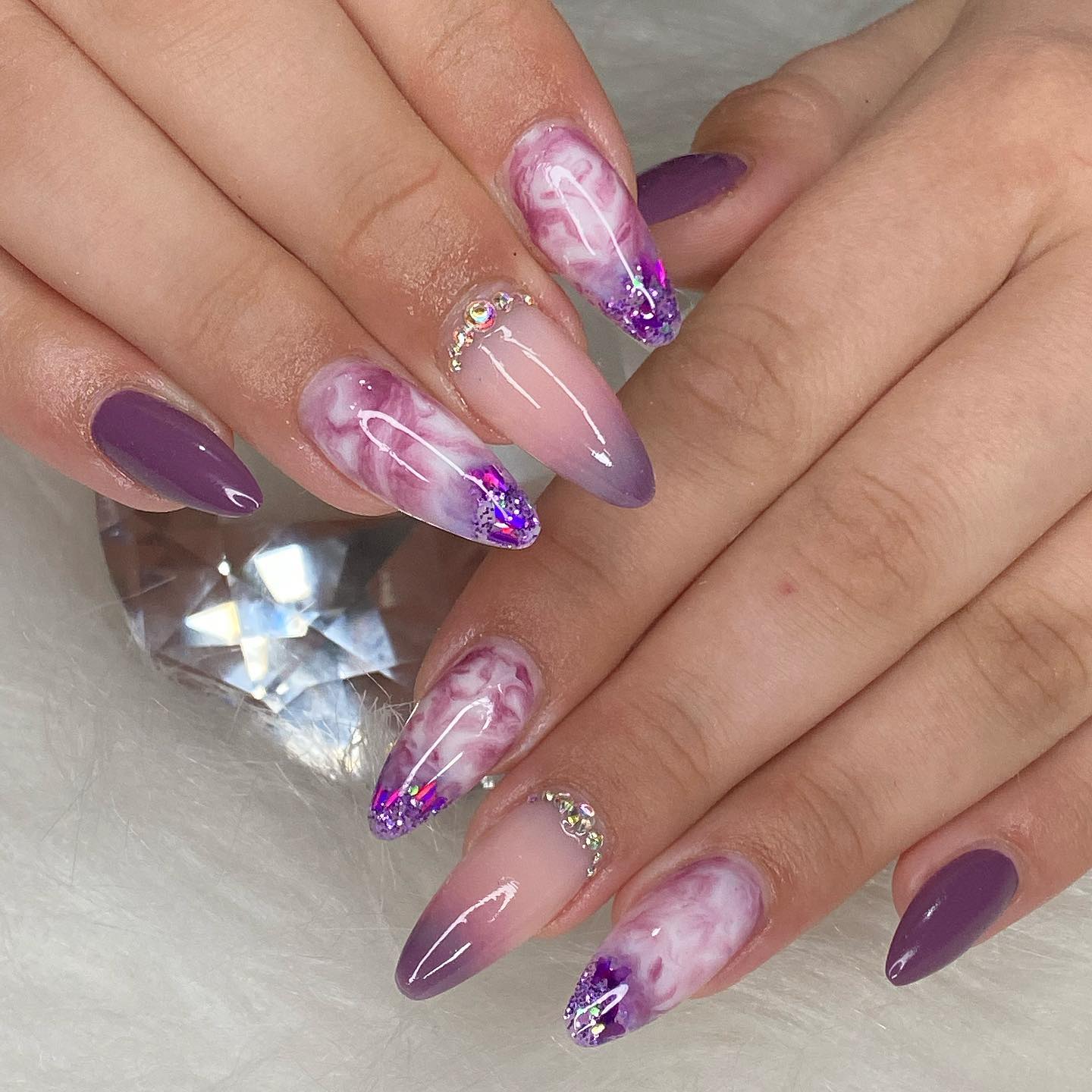 Unhas amendoadas: como fazer, como cuidar e inspirações