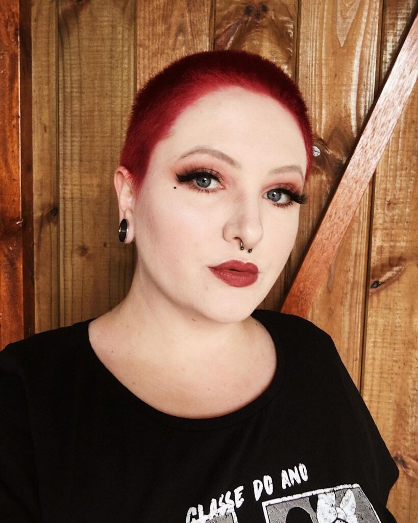 Cabelo vermelho cereja: inspirações e dicas sobre a cor!