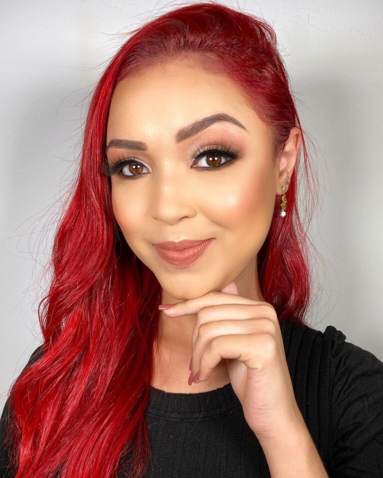 Cabelo vermelho cereja: inspirações e dicas sobre a cor!