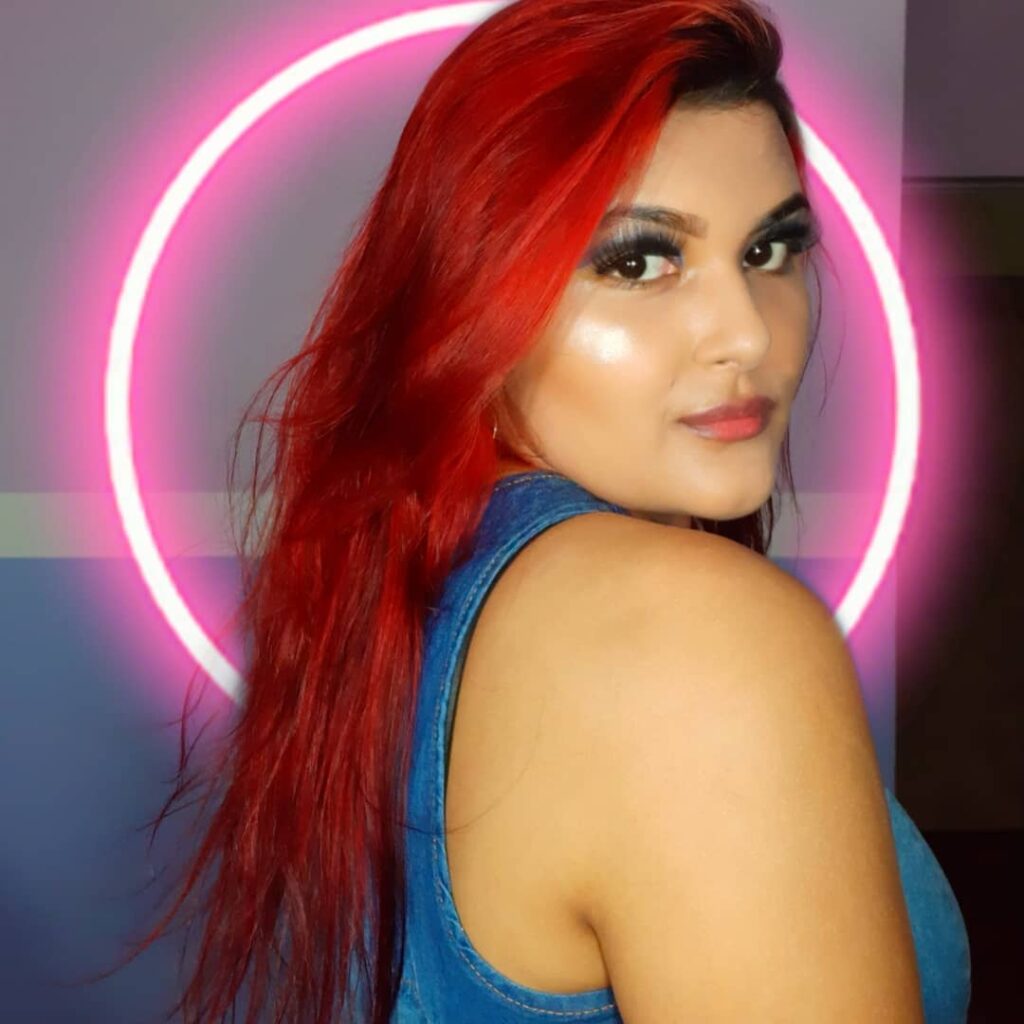 Cabelo vermelho cereja: inspirações e dicas sobre a cor!