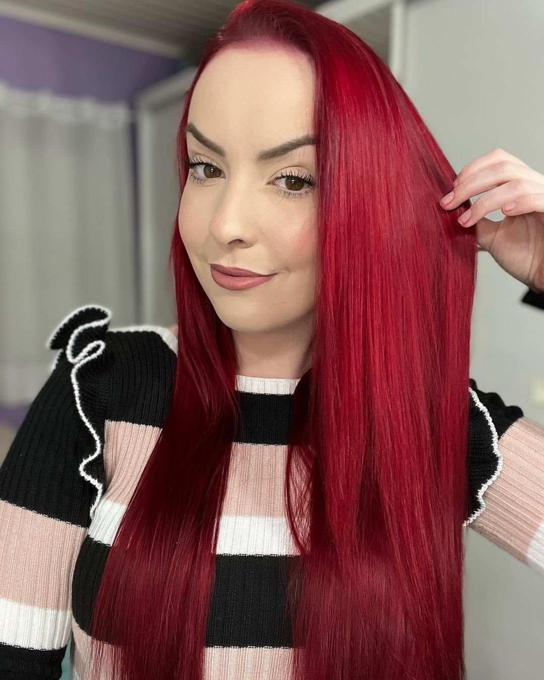 Cabelo vermelho cereja: inspirações e dicas sobre a cor!
