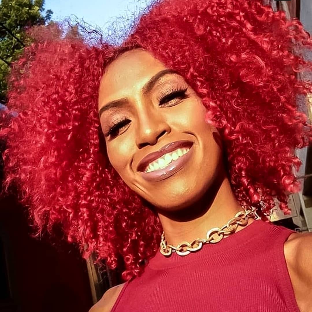 Cabelo vermelho cereja: inspirações e dicas sobre a cor!